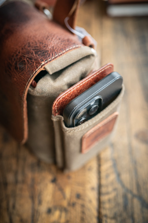 Sightseer Cell Pouch V2 | Hold Fast